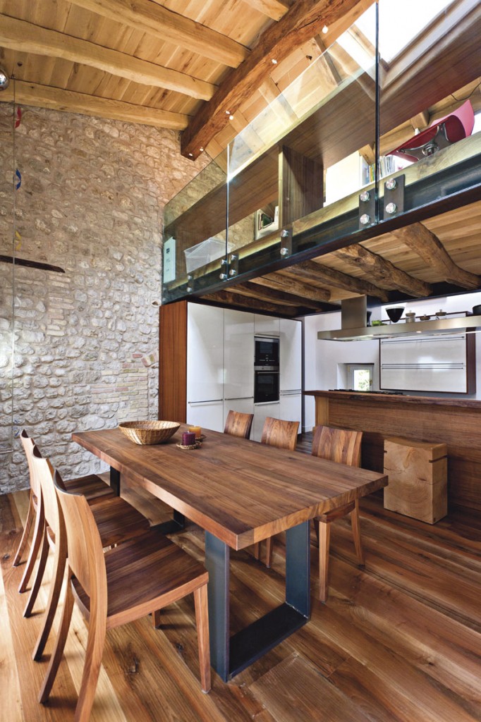 Ristrutturare un rustico con i materiali originali - Ville&Casali