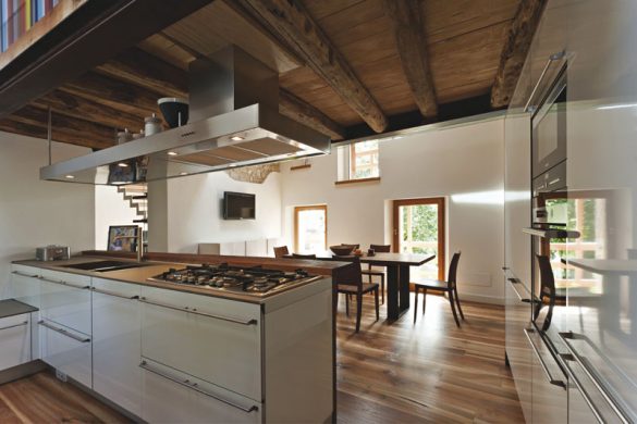 Ristrutturare un rustico con i materiali originali - Ville&Casali