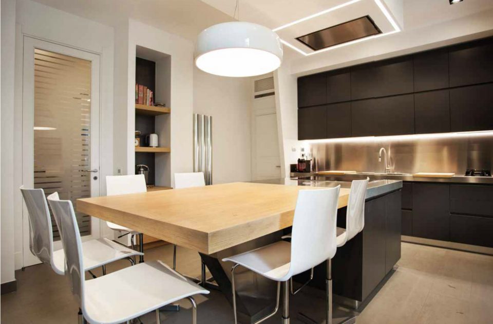 Cucina moderna: sobria e tecnologica