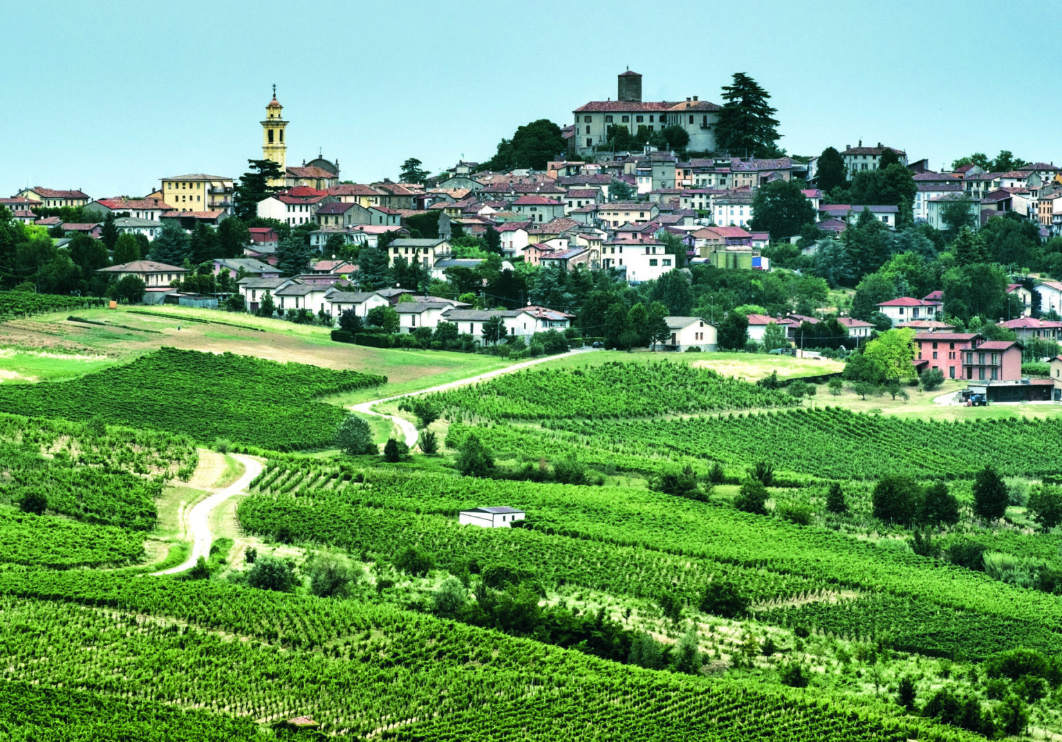Sui colli piacentini torna il fascino del rustico in pietra - Ville&Casali